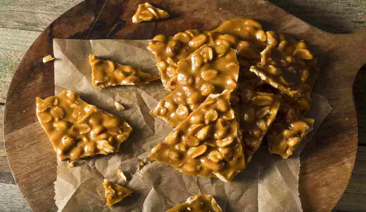 របារ toffee ជាមួយសណ្តែកដី