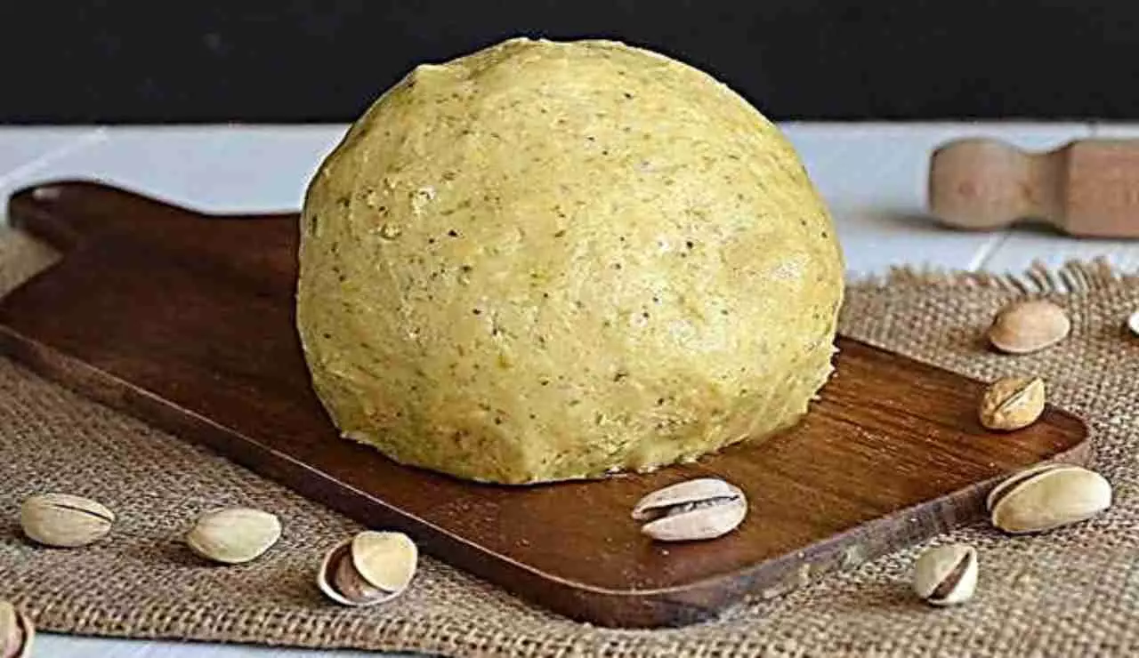 Pistachio shortcrust pastry