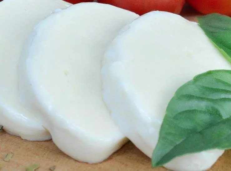 I-lasagna emhlophe i-mozzarella kunye ne-sausage recipe