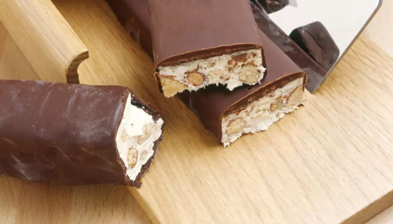 White chocolate nougat and cereals recipe