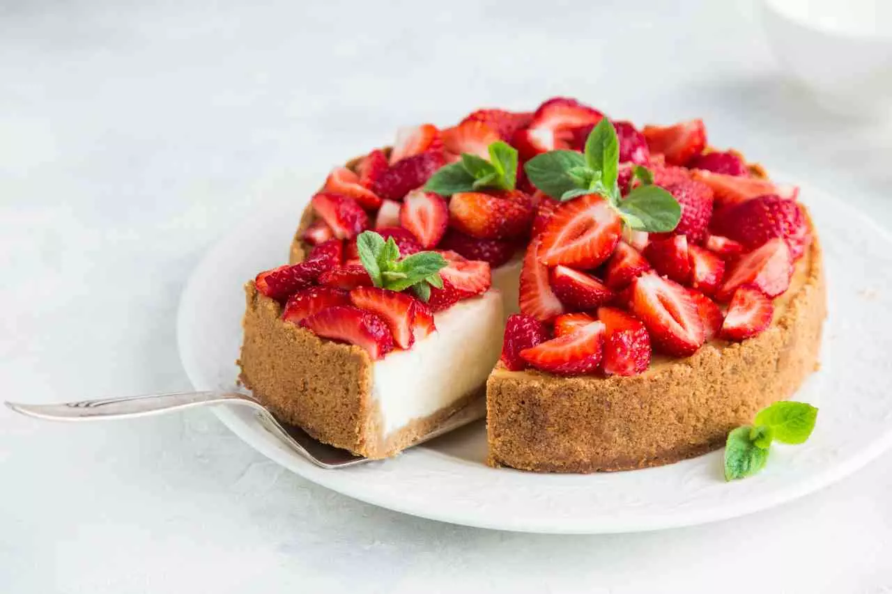 Cheesecake aux fraises émietté avec crème de mascarpone