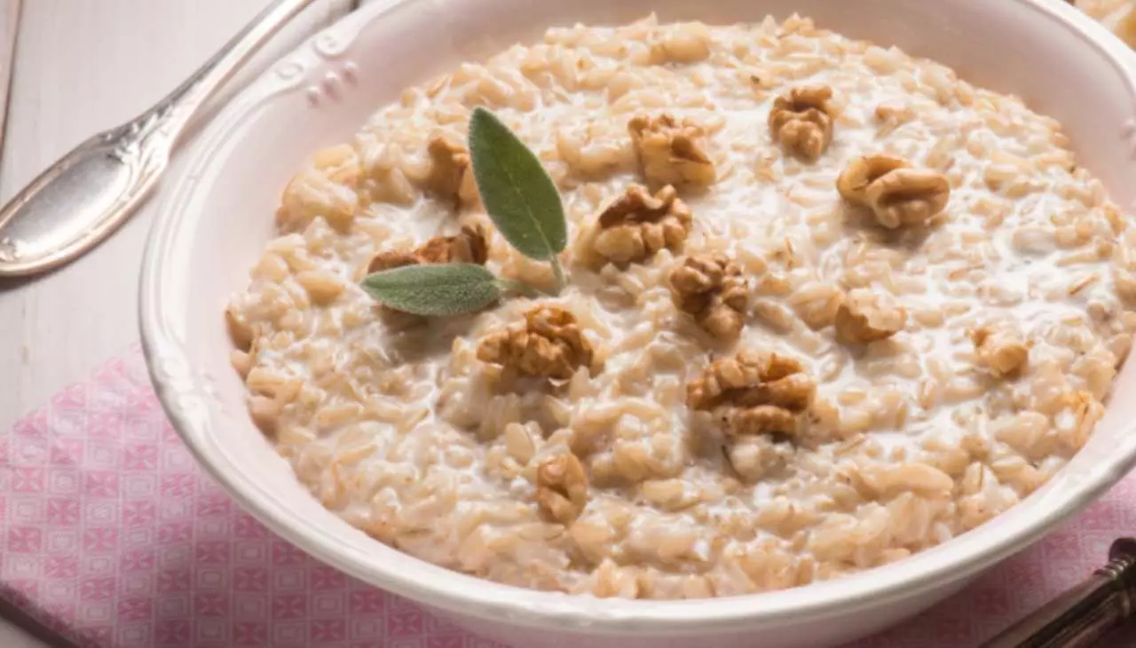 ສູດຄີມ gorgonzola ແລະ walnut risotto