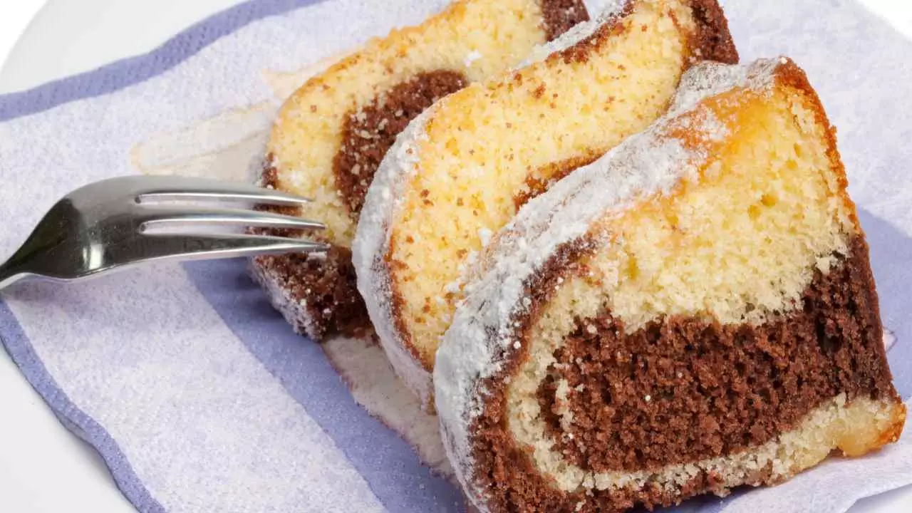 Nutella en witte chocolade zijn onmisbaar bij het maken van deze donut