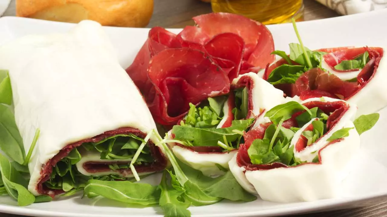 mozzarella fresca con bresaola