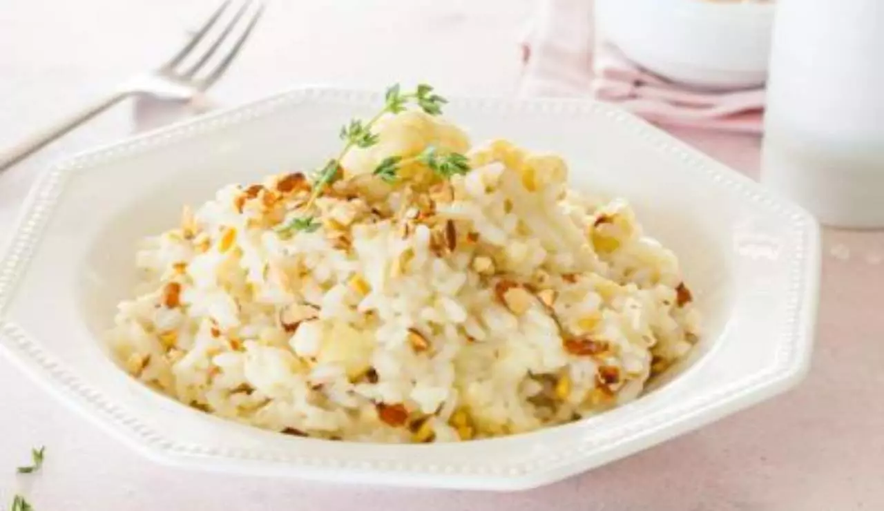 Badam və qoz ilə qaymaqlı gül kələm risotto