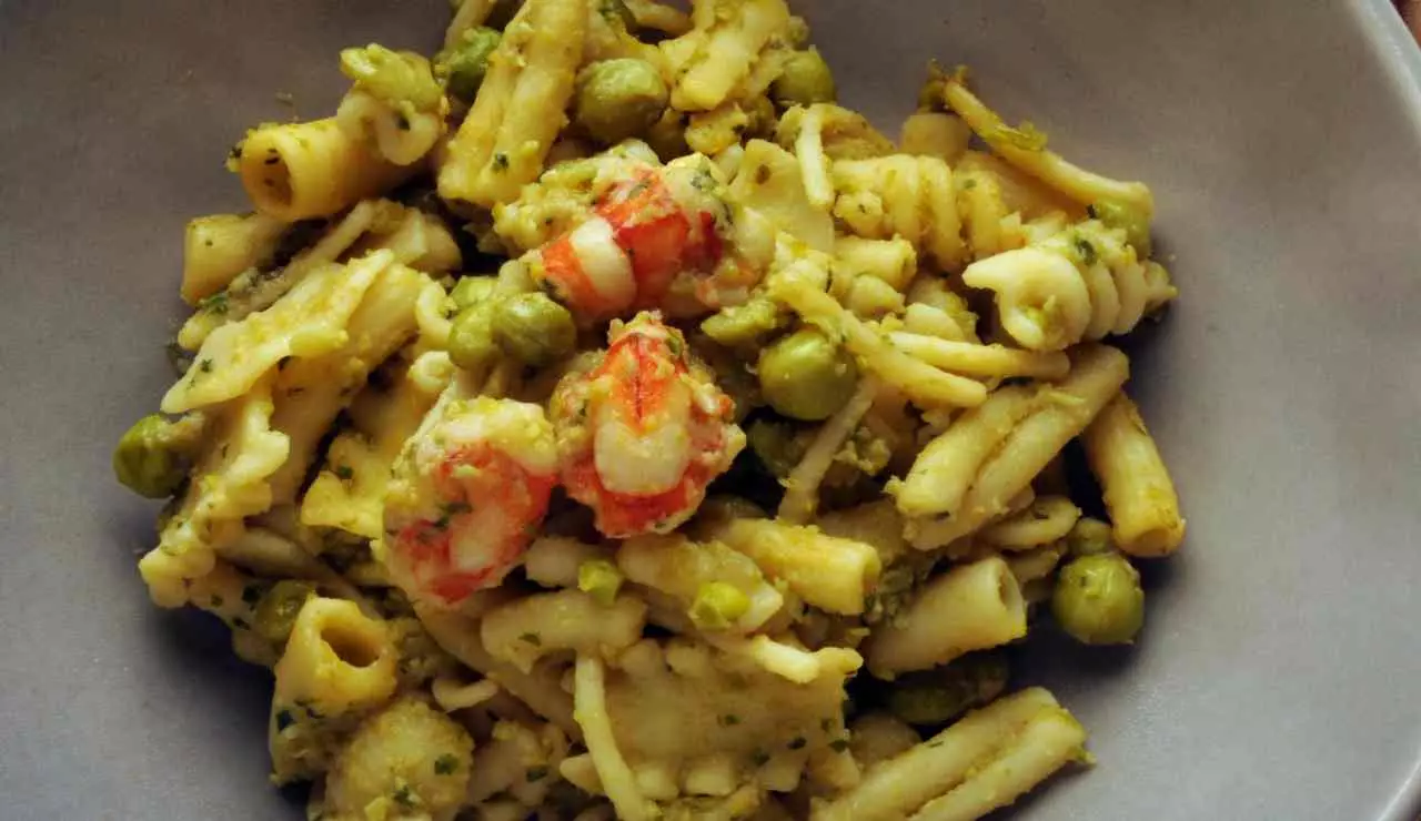 mixed pasta respected with pea and shrimp cream