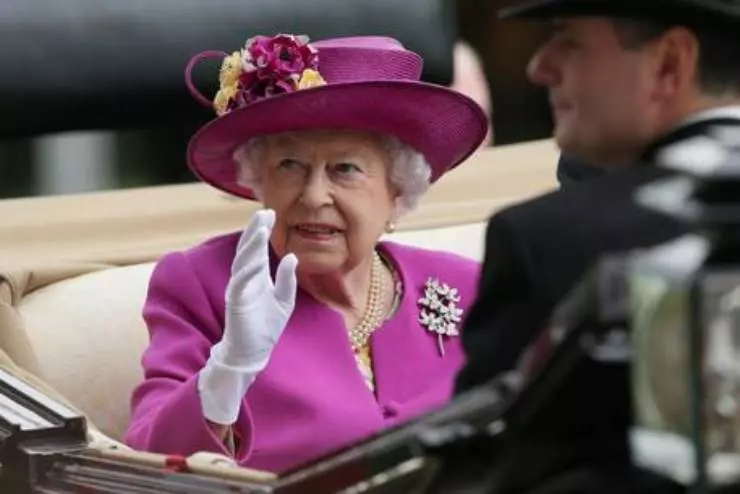 Si Queen Elizabeth nakasala sa kahakog - RecipeSprint