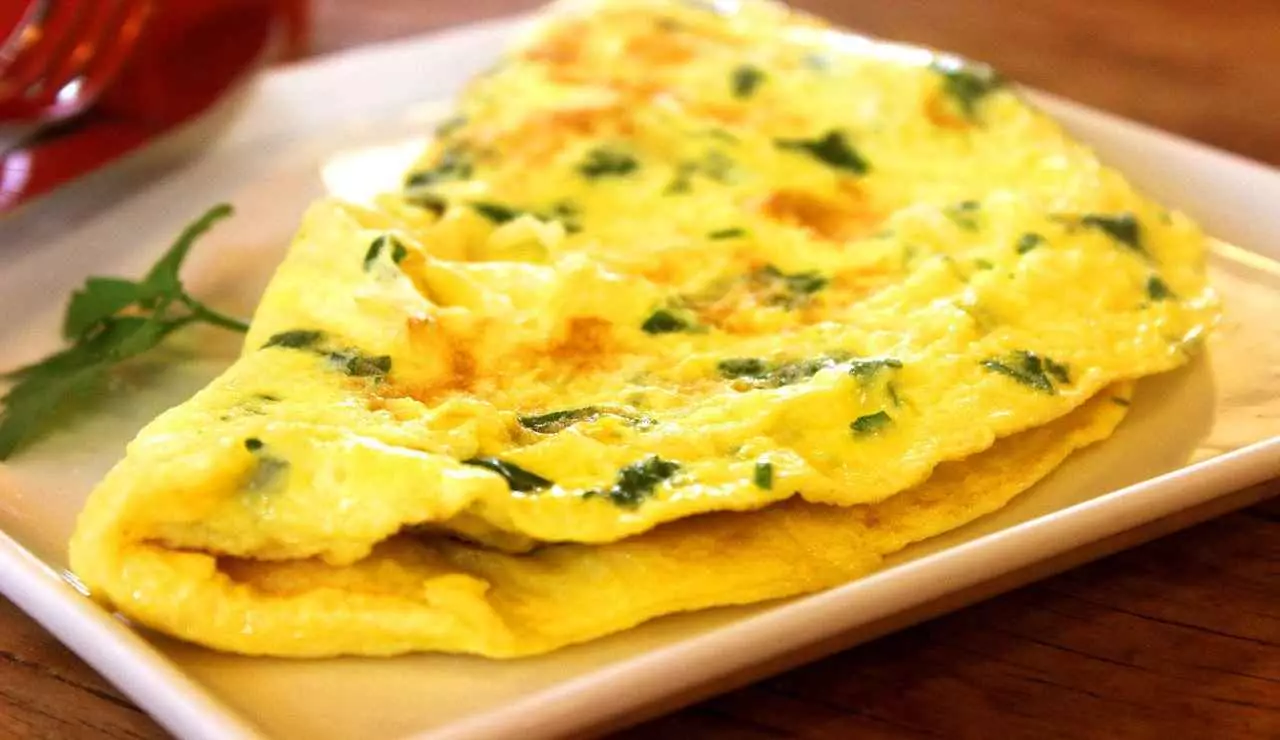 I-omelet ekhanyayo ngaphandle kwamaqanda | ama-calories angu-140 kuphela ngokuphakela ngakunye 29908_1