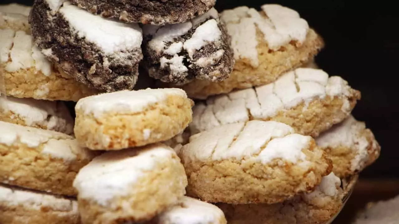 Ricciarelli di Siena, dulces regalos de Navidad con sabor a almendras