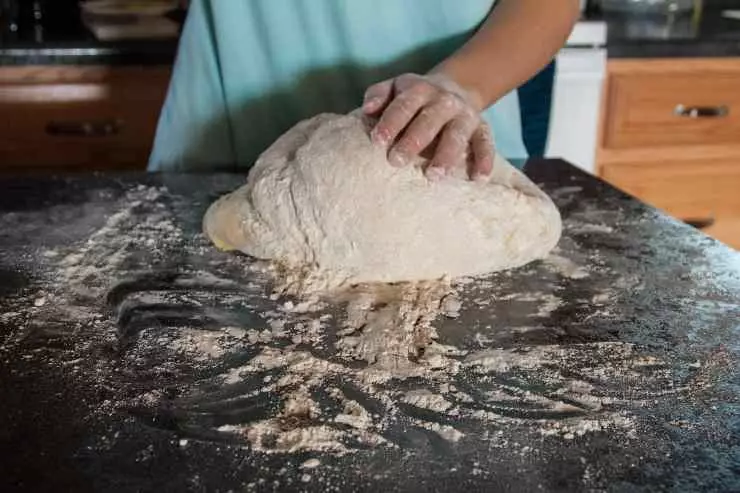 Pizza roll nga adunay patatas