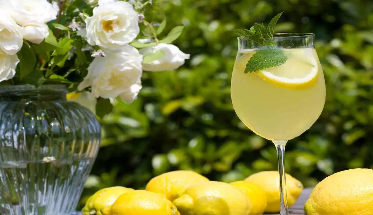 Limoncello spritz პიტნა და ცაცხვი