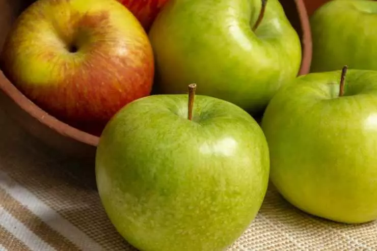 Варени ябълки от Алесандра Списни | Идеален за детски закуски 30030_2