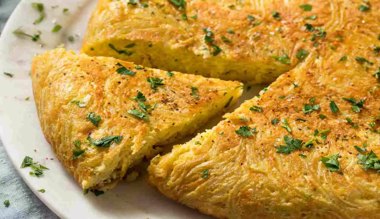 Spageto omleto kun fromaĝo kaj pipro