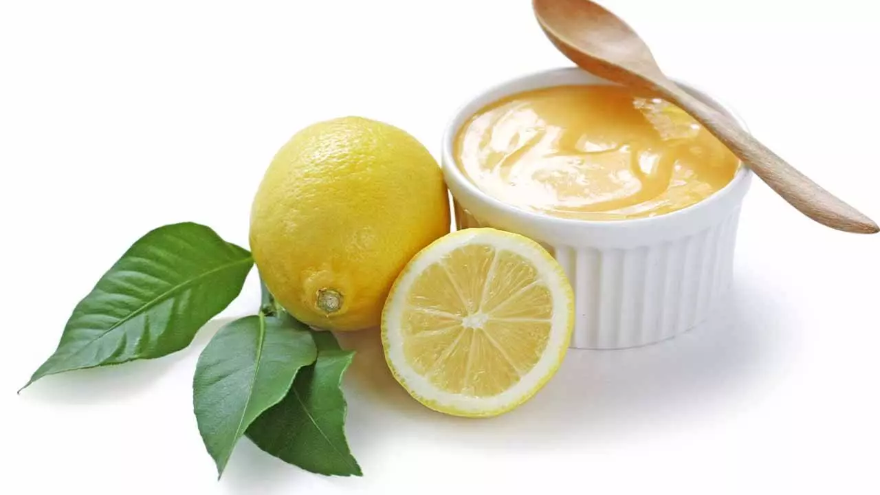 I-lemon kunye ne-sinamon cream enevumba elimnandi