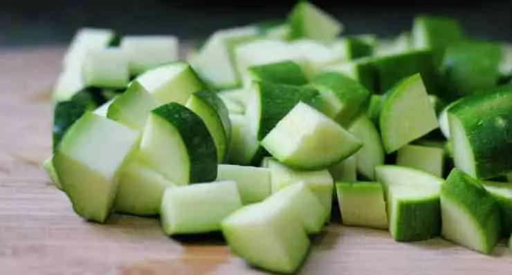 ricotta ਅਤੇ courgettes ਦੇ ਨਾਲ ਚੌਲਾਂ ਦਾ ਕੇਕ | ਠੰਡੇ ਦਾ ਆਨੰਦ ਲੈਣ ਲਈ ਆਦਰਸ਼ 30290_3