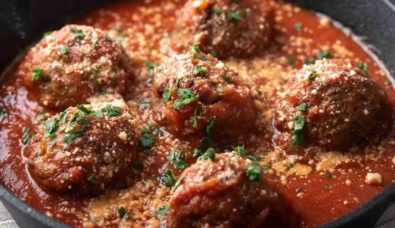 Meatballs i sau tamato ma le parmesan ricettasprint