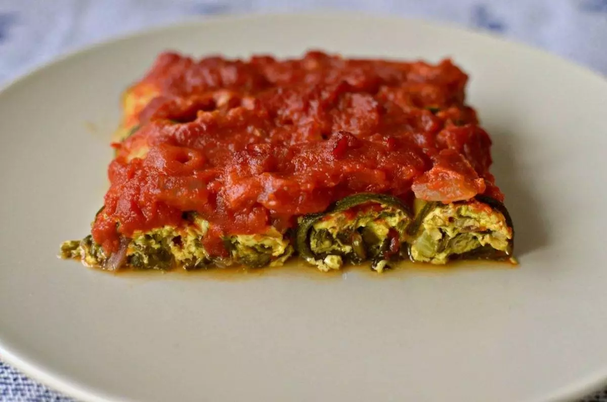 Cannelloni zucchini ບໍ່ມີຊີ້ນ. ຫຼັກສູດທໍາອິດຂອງ Ricettasprint