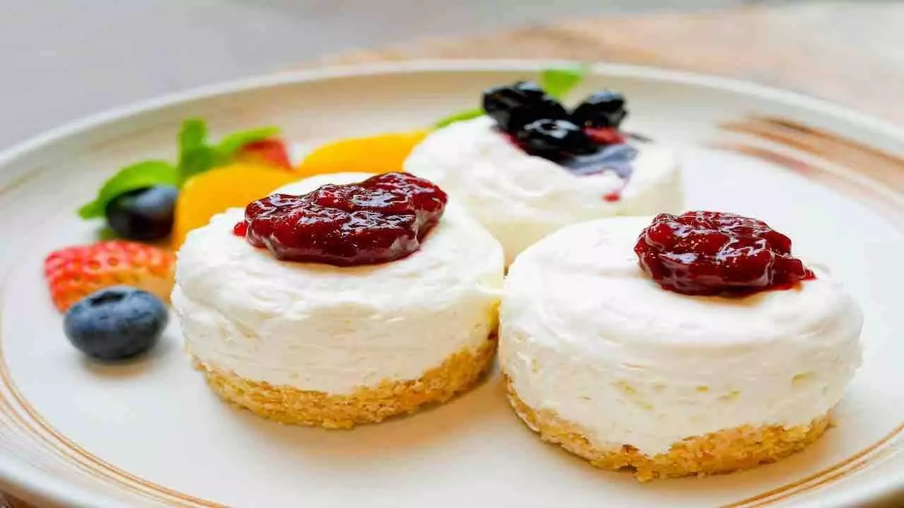 ቀላል Jam Cheesecake | ትናንሽ ጣፋጮች