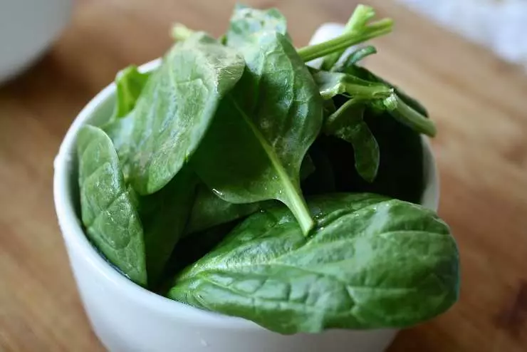 Recipe spinach pesto manomana akora fanampin-tsakafo 30536_2