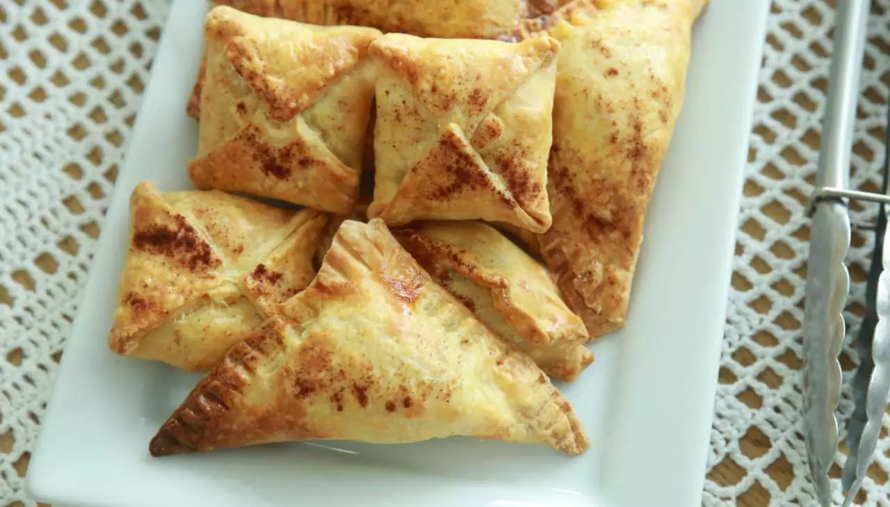 Cheese puff pastry snacks