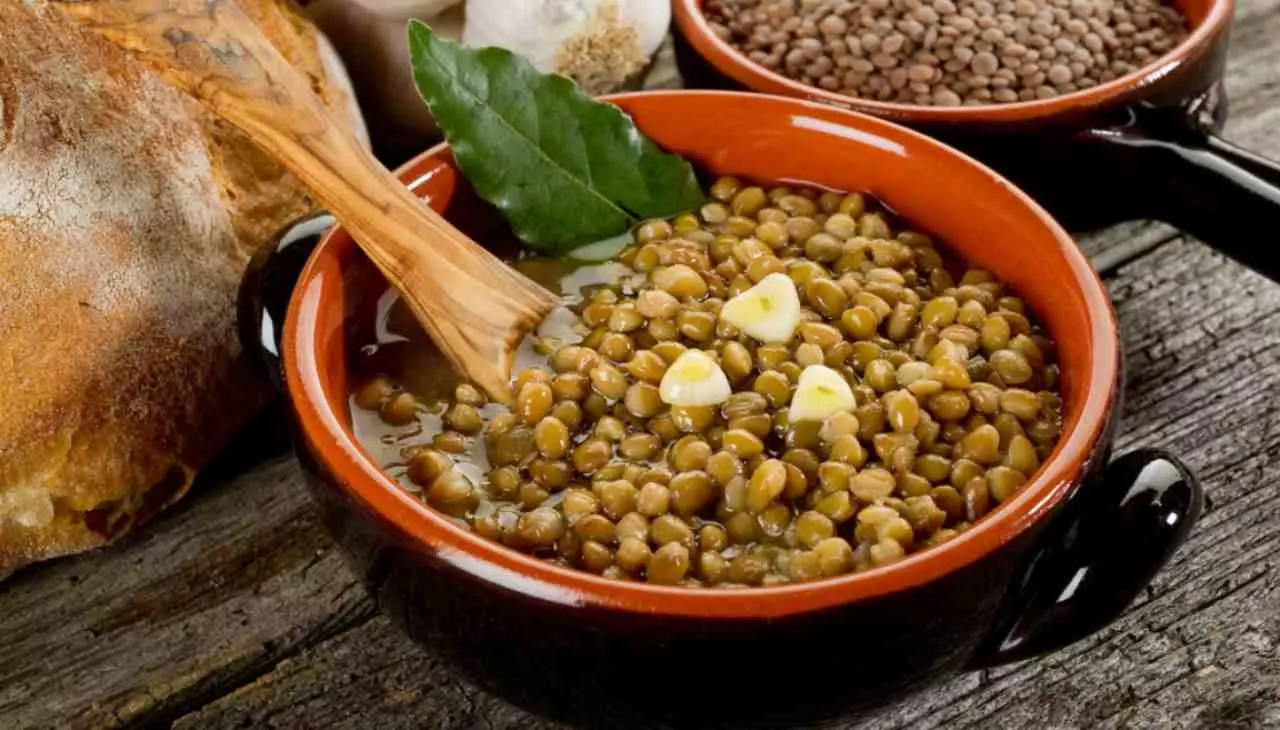 Lentils ngeunah kalayan resep aromas