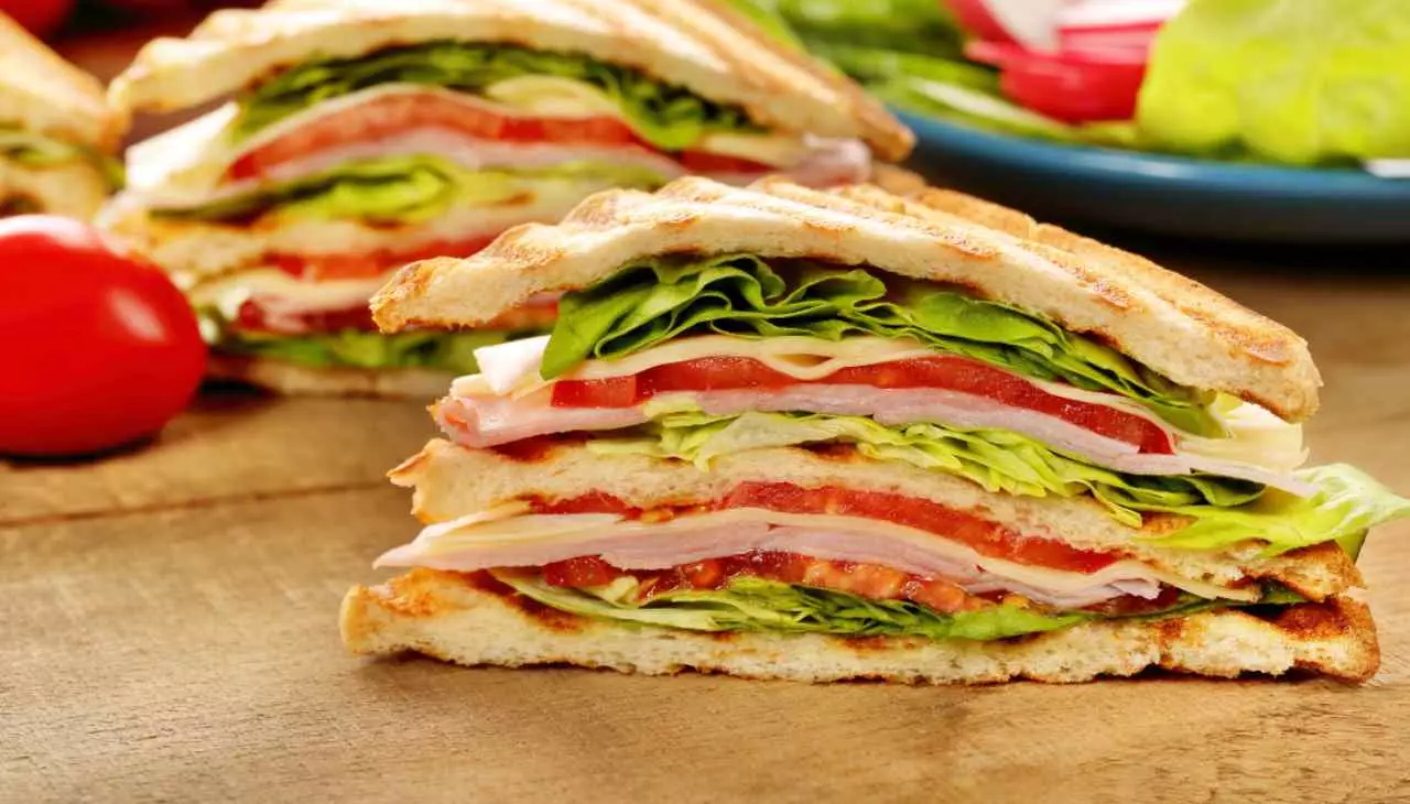 Bánh Sandwich Câu lạc bộ Crepes | Bánh mì ngon và dễ làm