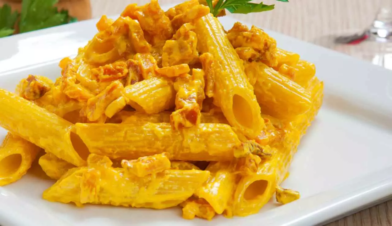 Tyrolean pasta ຄີມ | ກຽມພ້ອມໃນ 10 ນາທີພິເສດ 31018_1