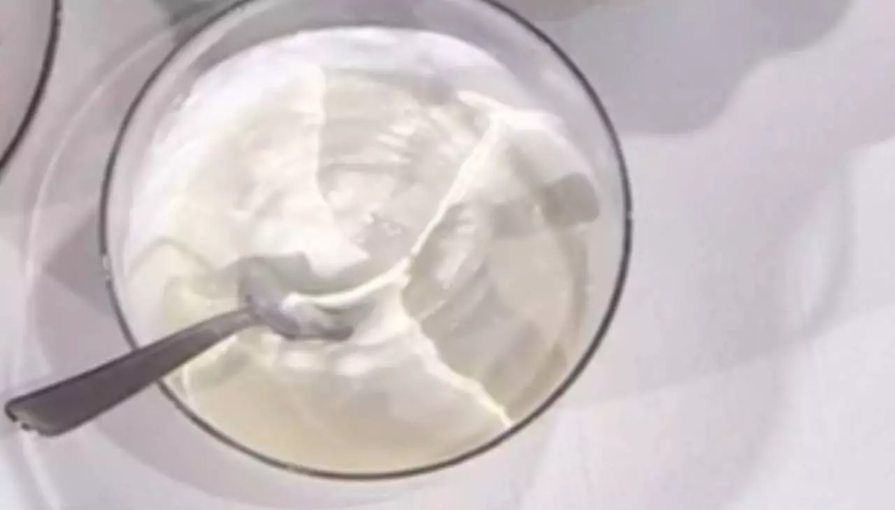 Homemade sour cream. Mufananidzo na È semper Mezzogiorno