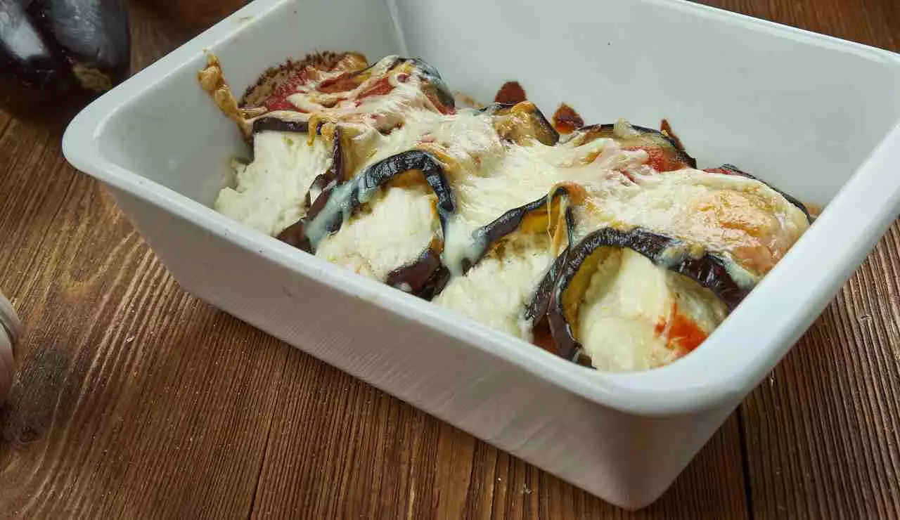 Cannelloni terong panggang dengan ricotta dan mozzarella