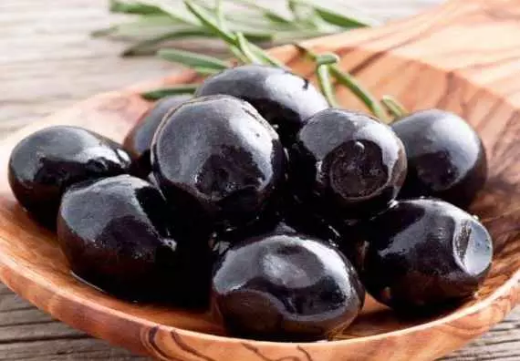 Focaccia paluga mama ma olive ma tamato cherry | Digestible ma suamalie 31415_3