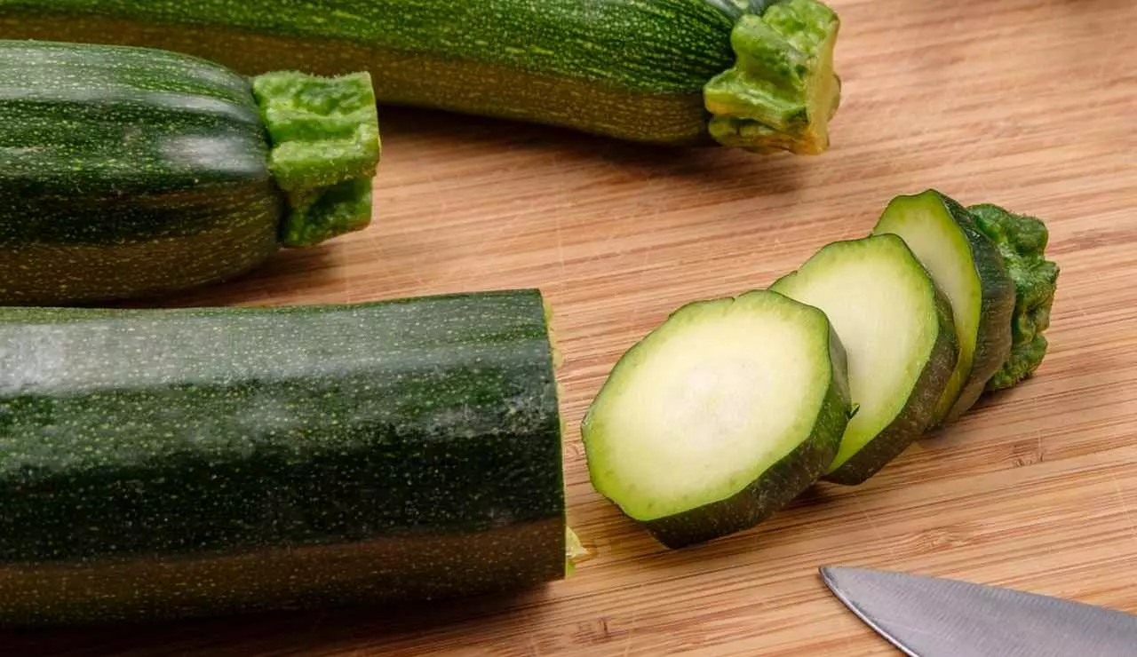 Probieren Sie diese gebratenen Zucchini | Nicht die übliche Beilage, sondern ein fabelhaftes Einzelgericht 31629_1