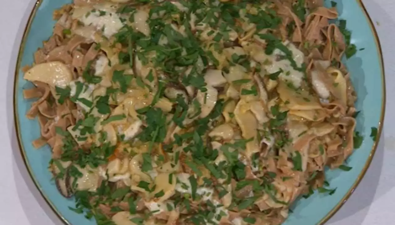 It is altyd middei | Recipe by chef Barbara De Nigris | Kastanje noodles