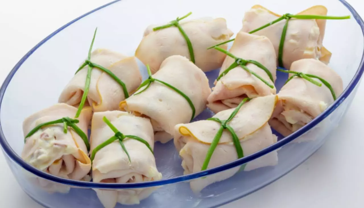 Bocadillos en lonchas rellenos de arroz y vegetales