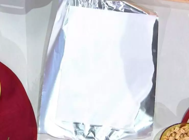 Aluminium foil khoom qab zib. Duab los ntawm è semper Mezzogiorno