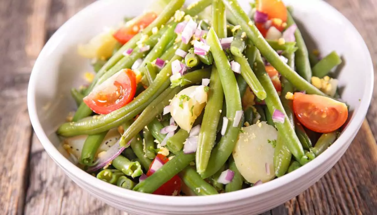 Salad tina tubers kalawan sayuran