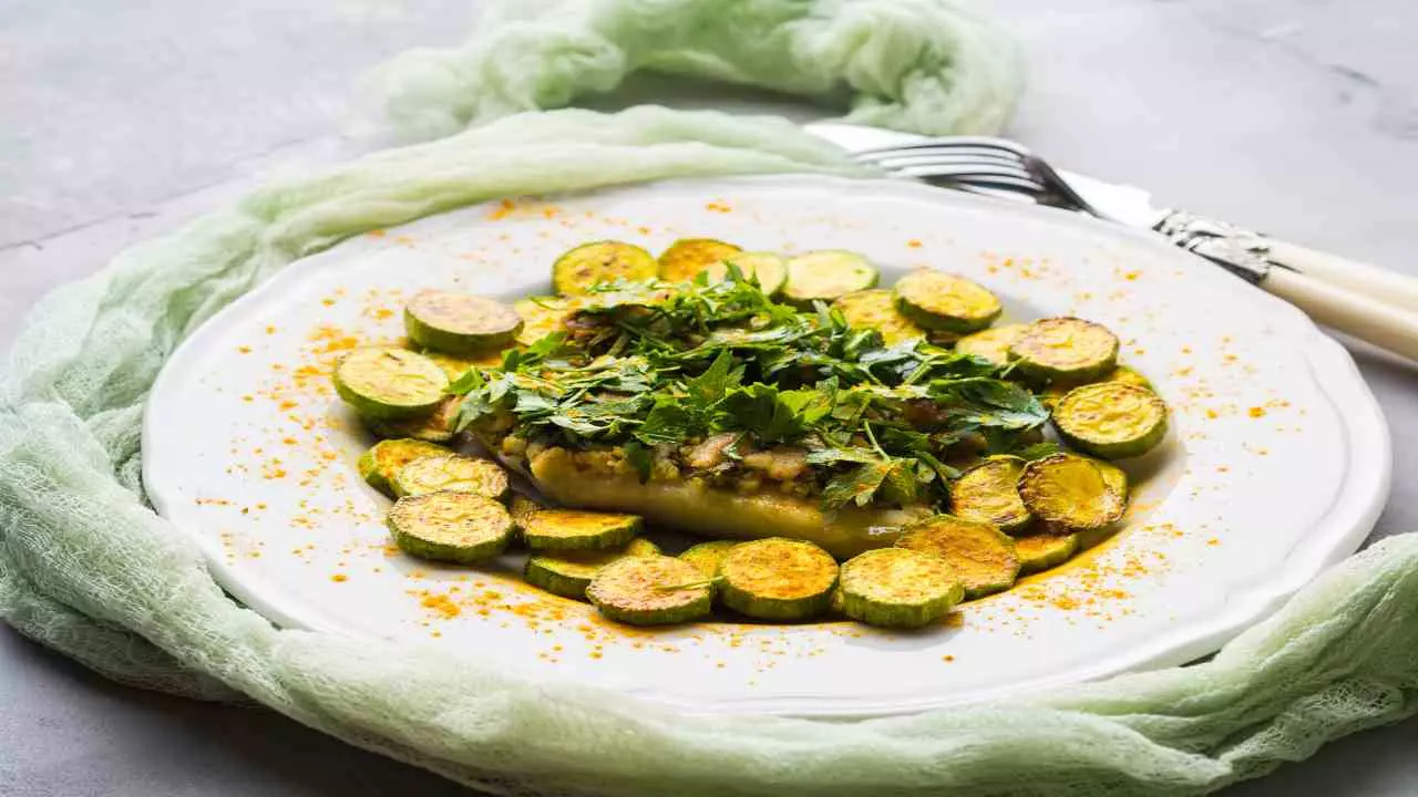 Swordfish na courgettes na almond pesto | sekunde iliyosafishwa