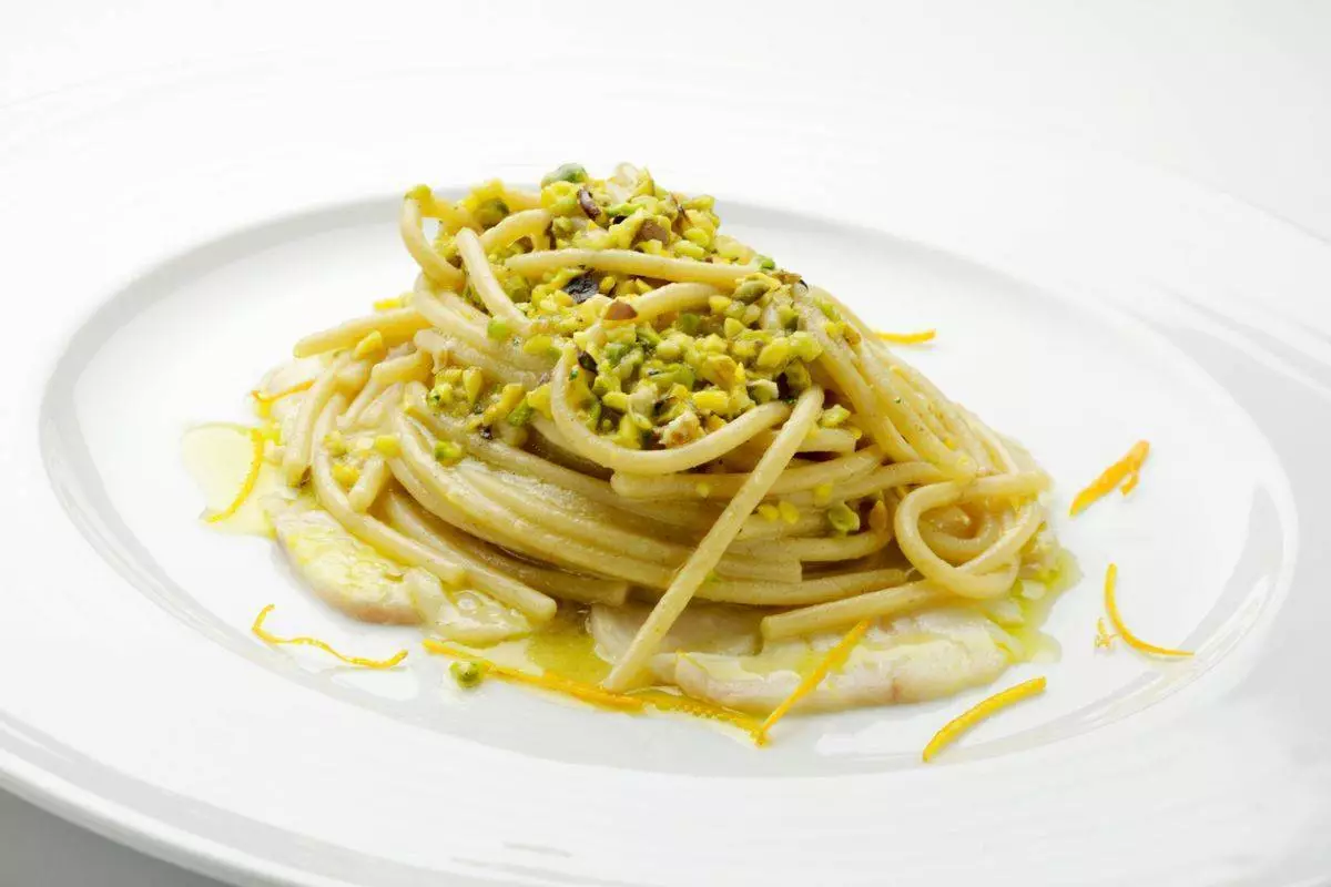 Spaghettoni med citron og pistacie en sommerret, let og velduftende