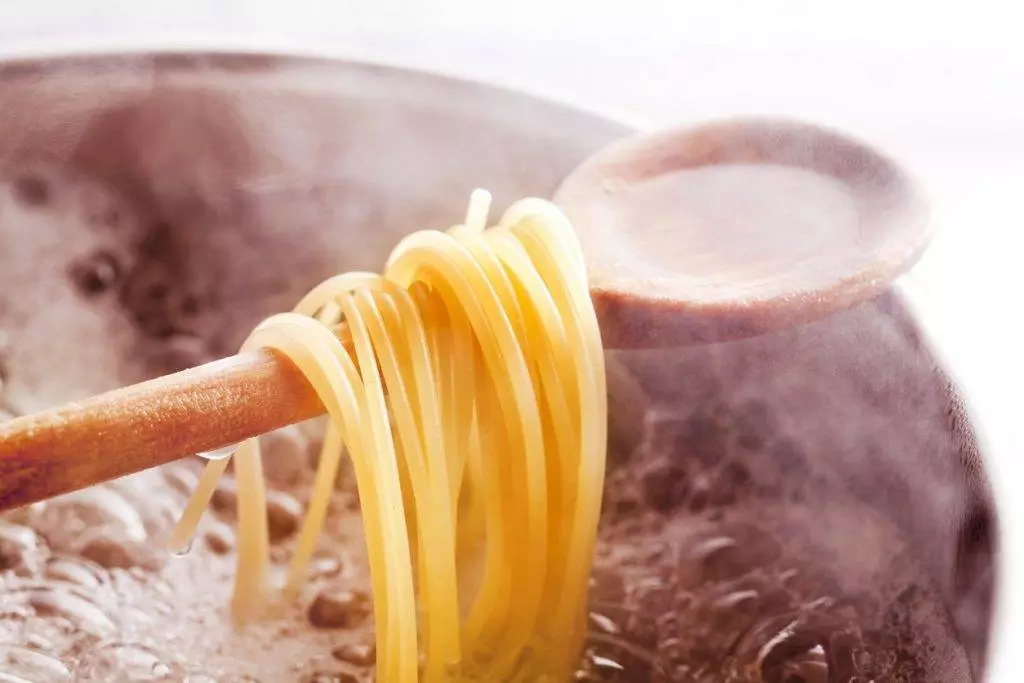 Spaghettoni med sitron og pistasj en sommerrett, lett og velduftende 32043_2