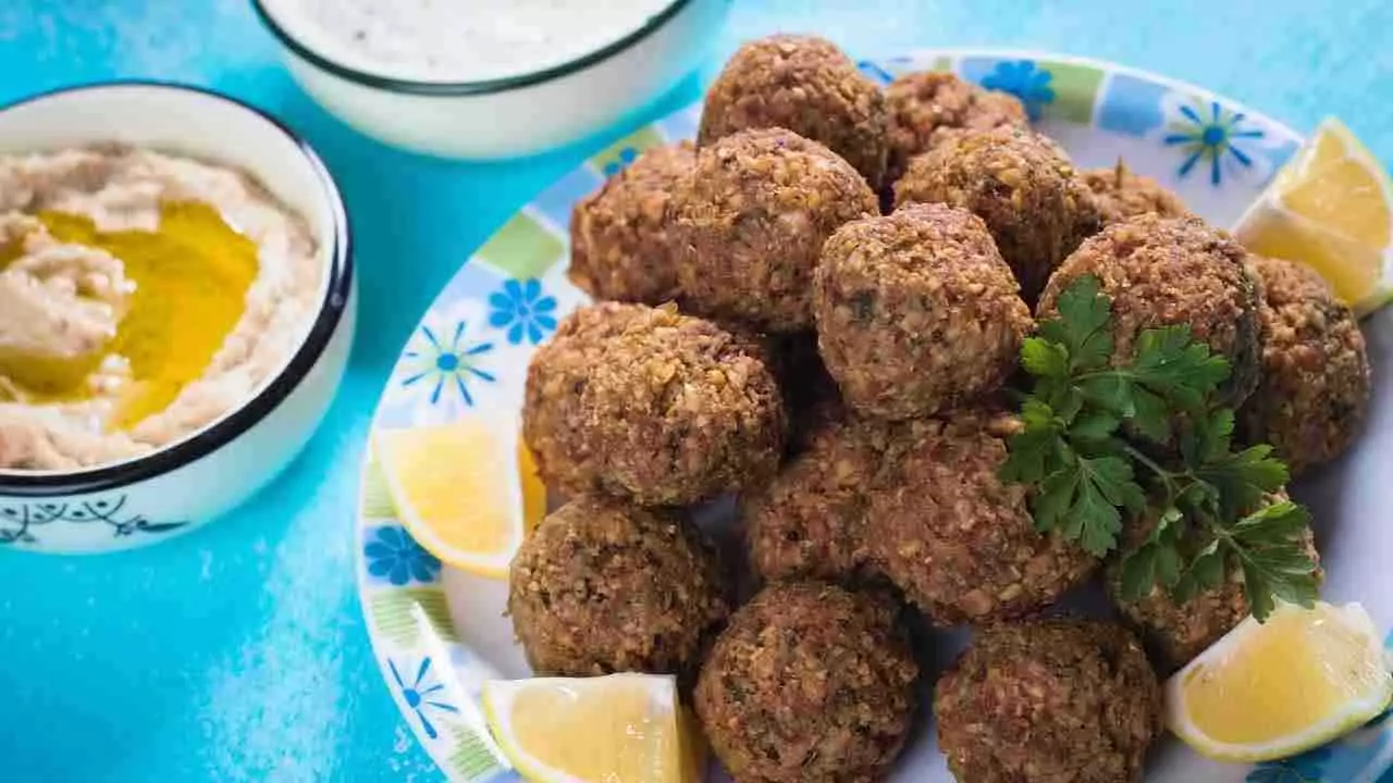 Ingredientes para a preparación da receita de albóndigas de garavanzos fritos