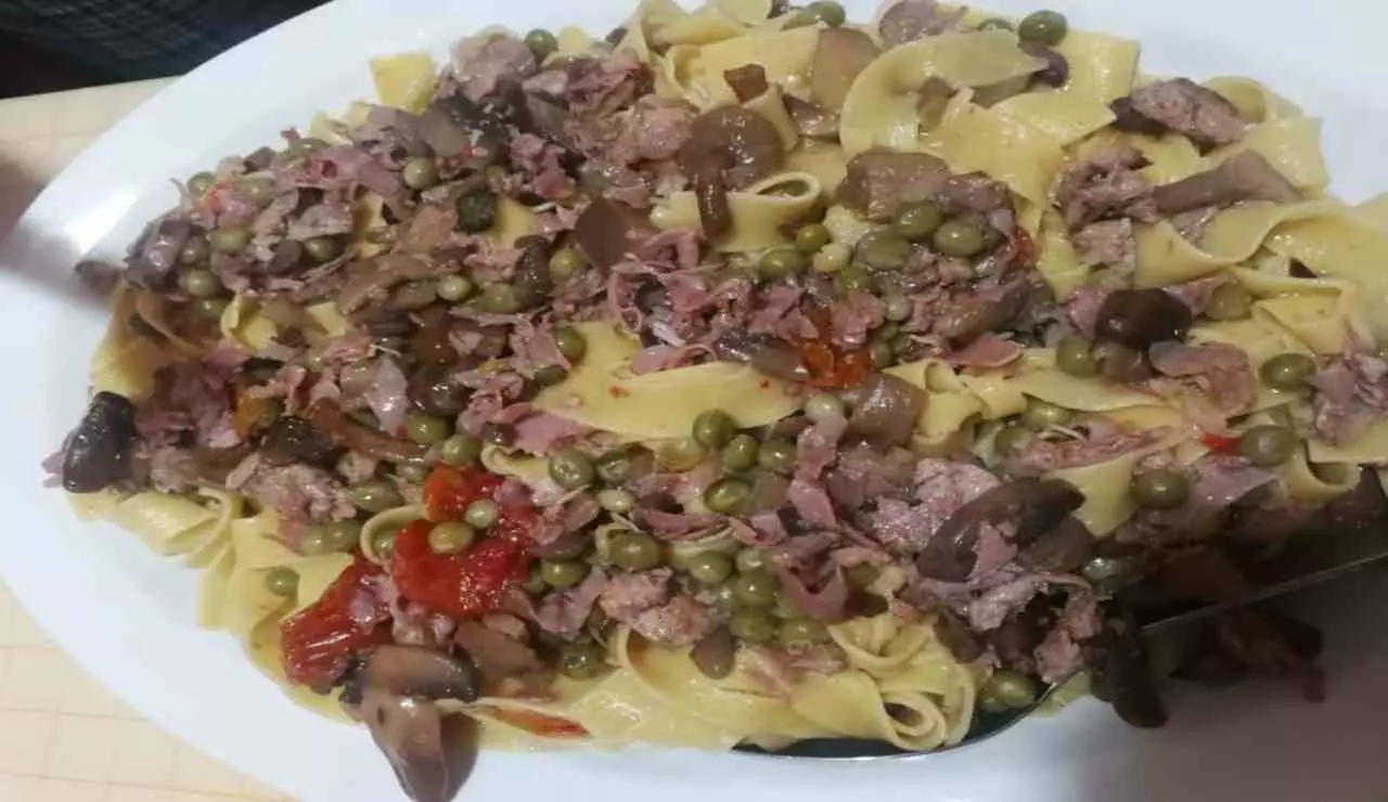 Pappardelle alla boscaiola με αρακά και μαγειρεμένο ζαμπόν | απίστευτα καλό