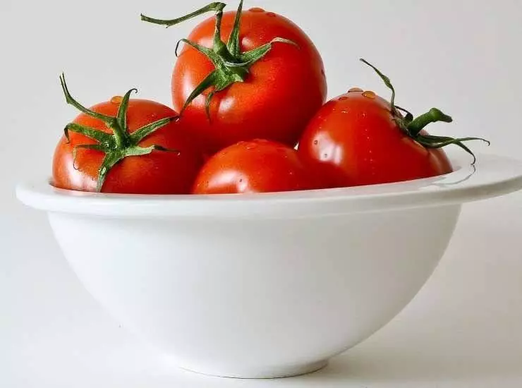 Kâlde gevulde tomaten mei kabeljau resept