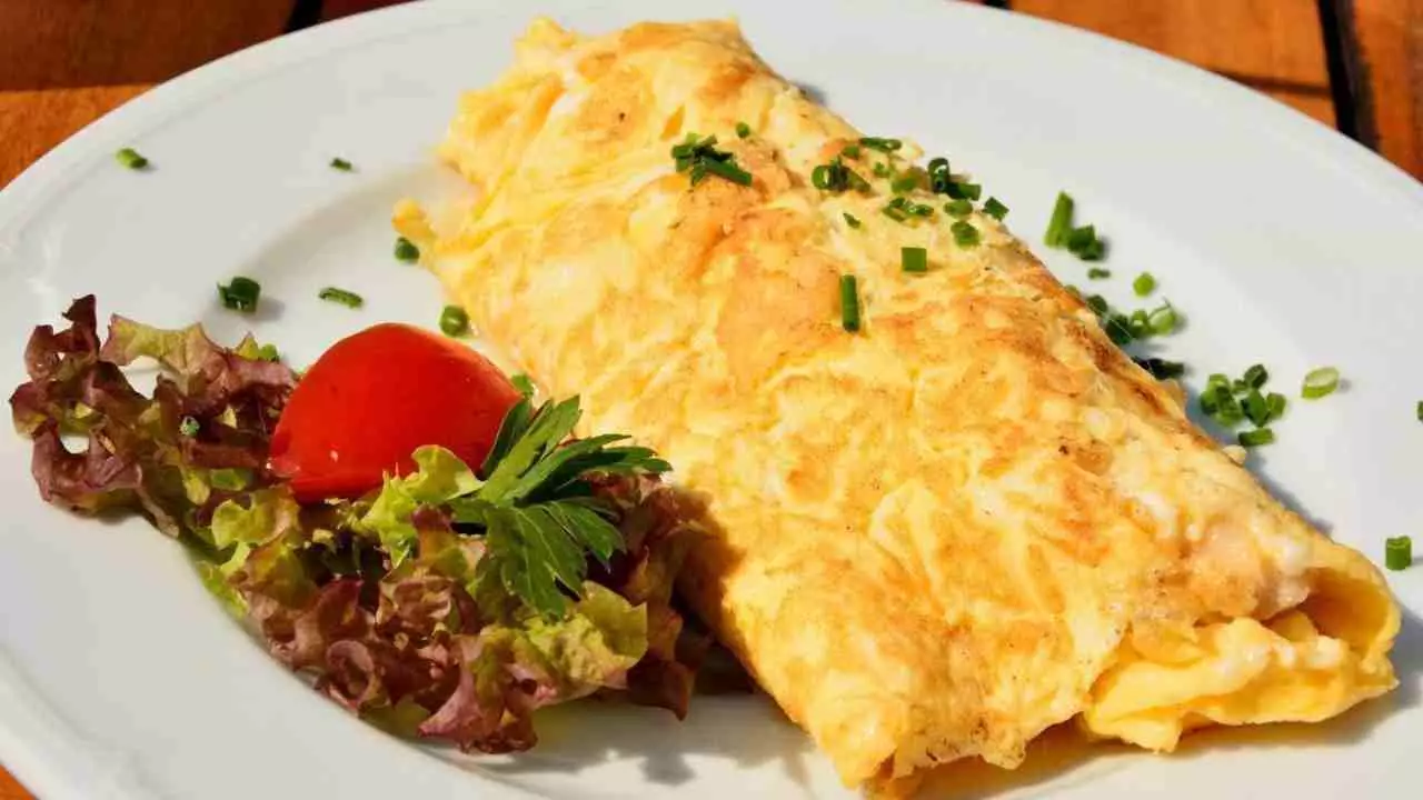 Kook 'n omelet, met hierdie resep berei jy 'n lekkerny in 5 '