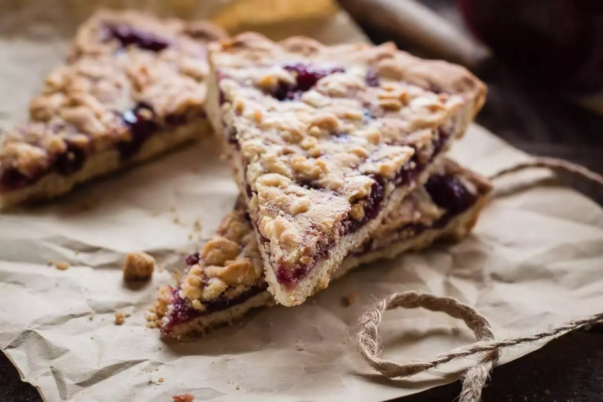 Slawischer Kuchen mit Marmelade, Farbe und Geschmack für Ihren Snack