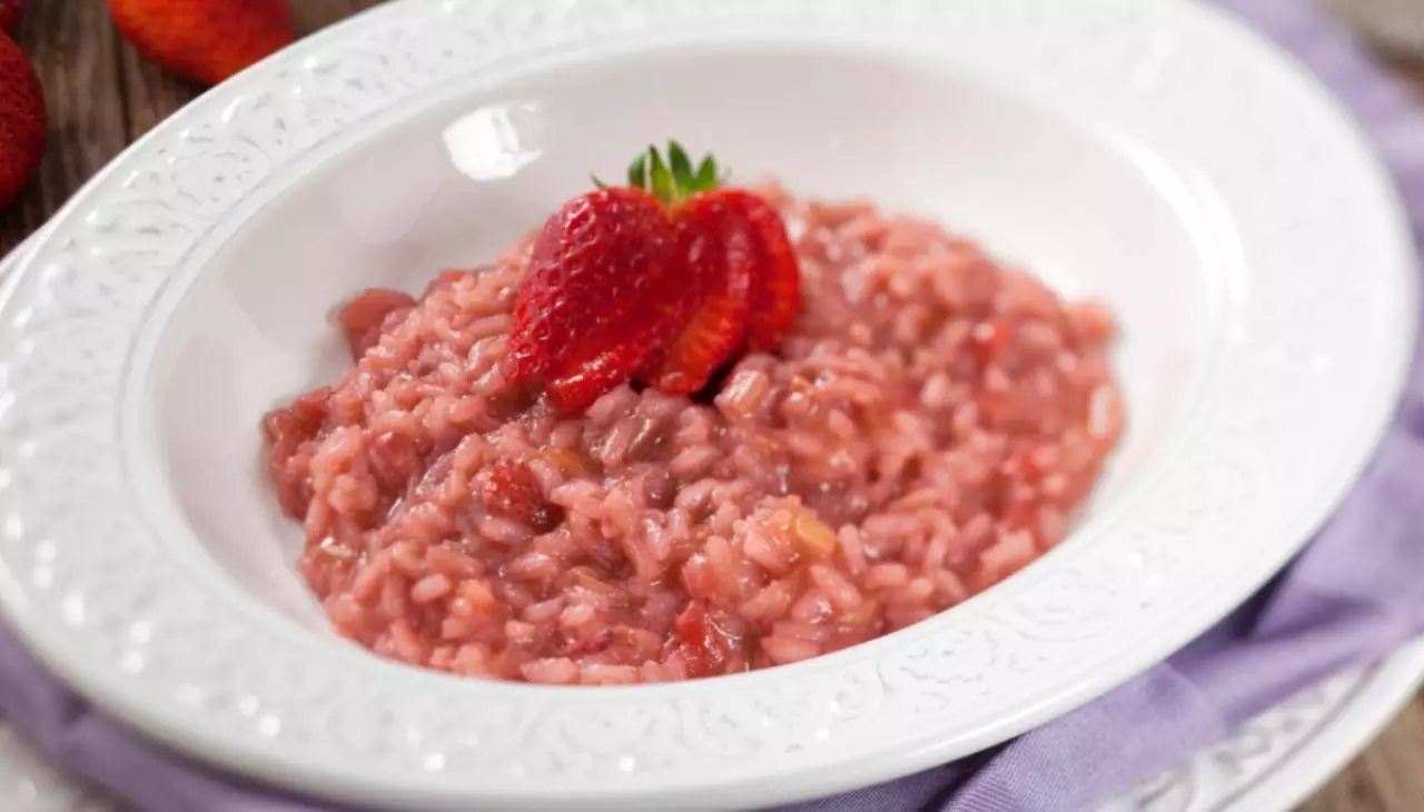 risotto ya Strawberry | Mbadala na athari kubwa ya mandhari