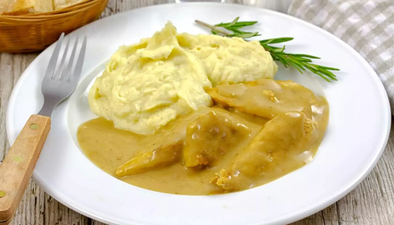 White meat with creamy sauce