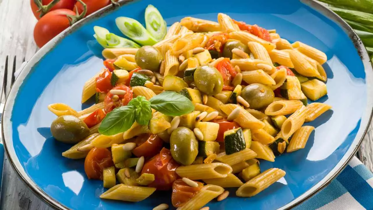 Kall pasta med zucchini