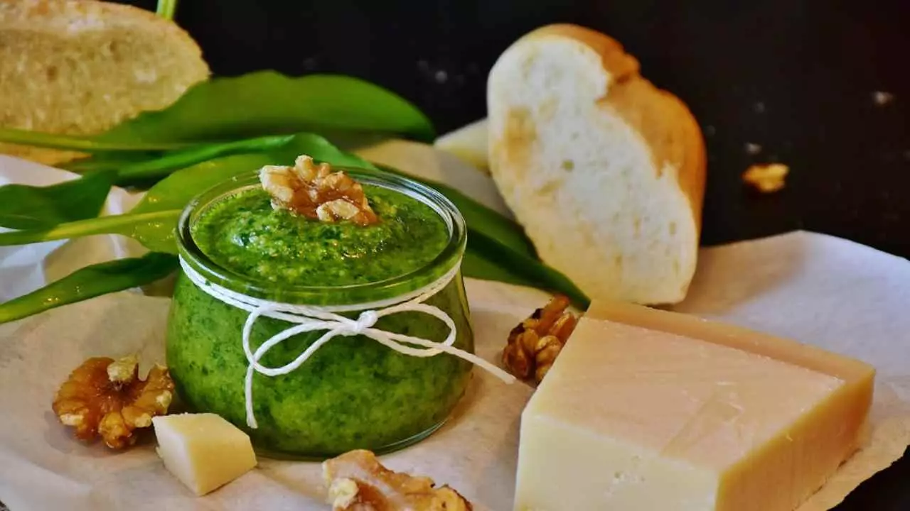 Pesto, na-aga nke ọma na ihe niile na e nwere ọtụtụ ụdị: ihe atụ