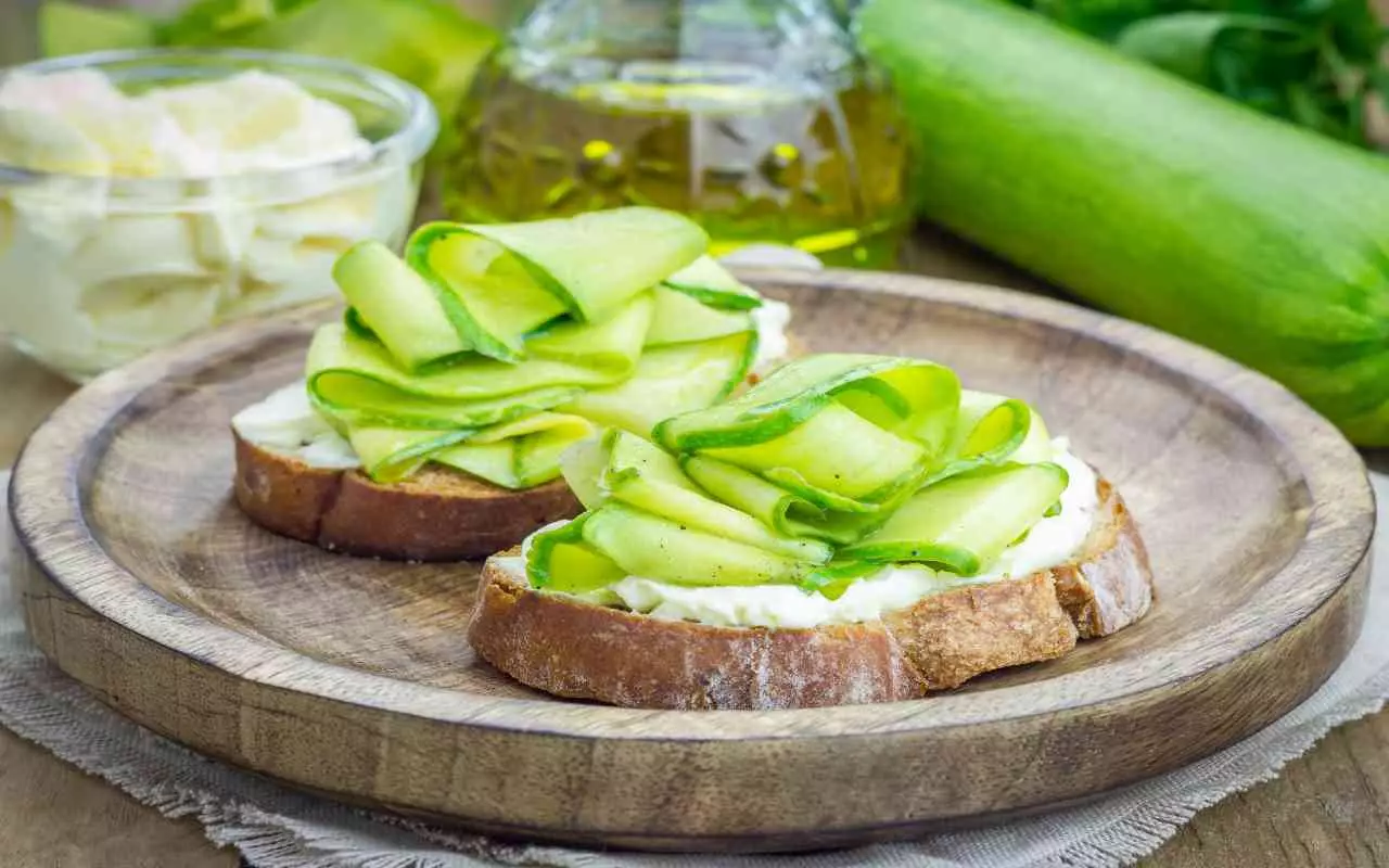 Bruschetta mei gesneden courgettes | 30 minuten en se binne klear