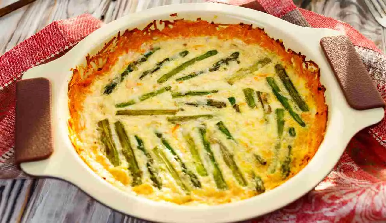 Flan nke asparagus na poteto ndị na-esi ísì ụtọ