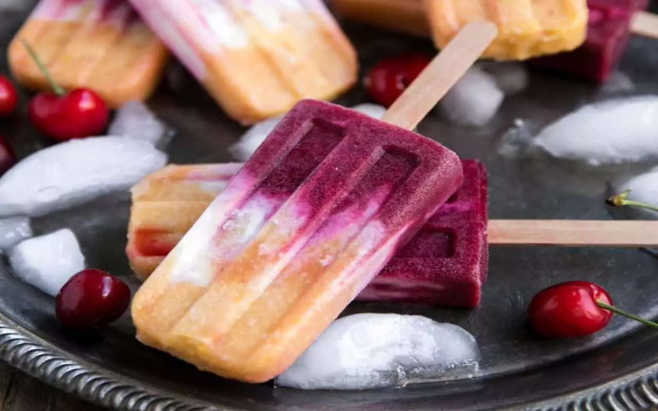 Persika och körsbär popsicles | Fruktens sötma och godhet